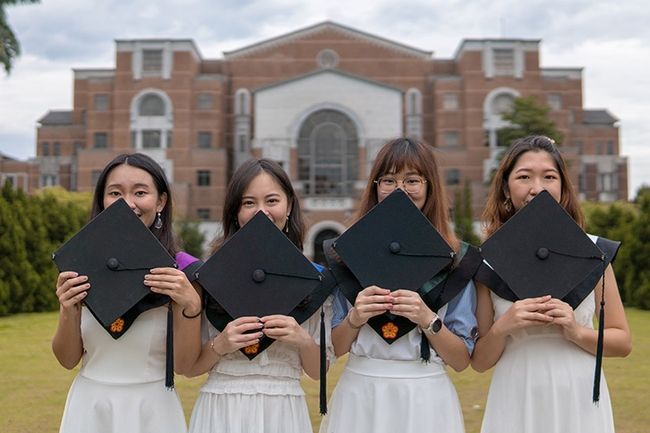 25+ Senior Picture Ideas